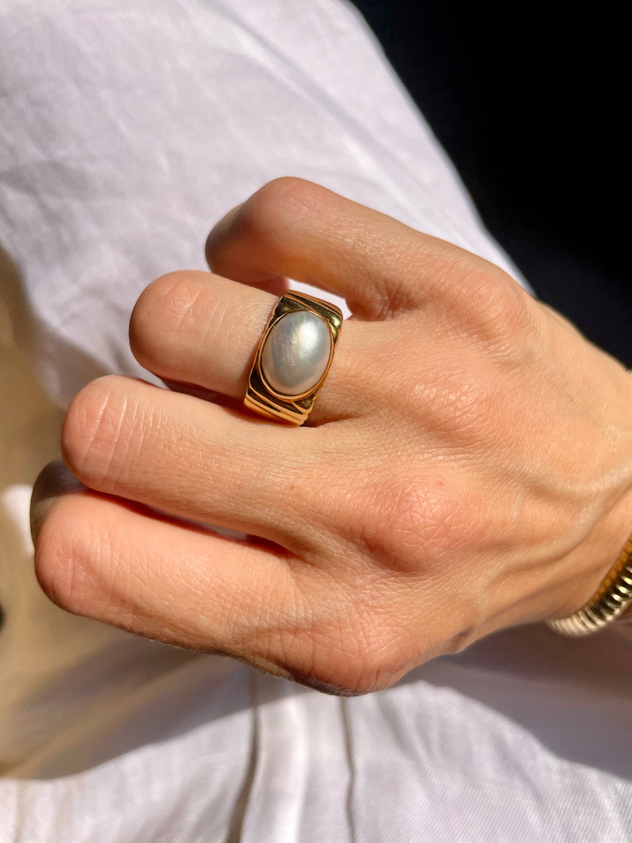 18k with a bezel set pearl – austra